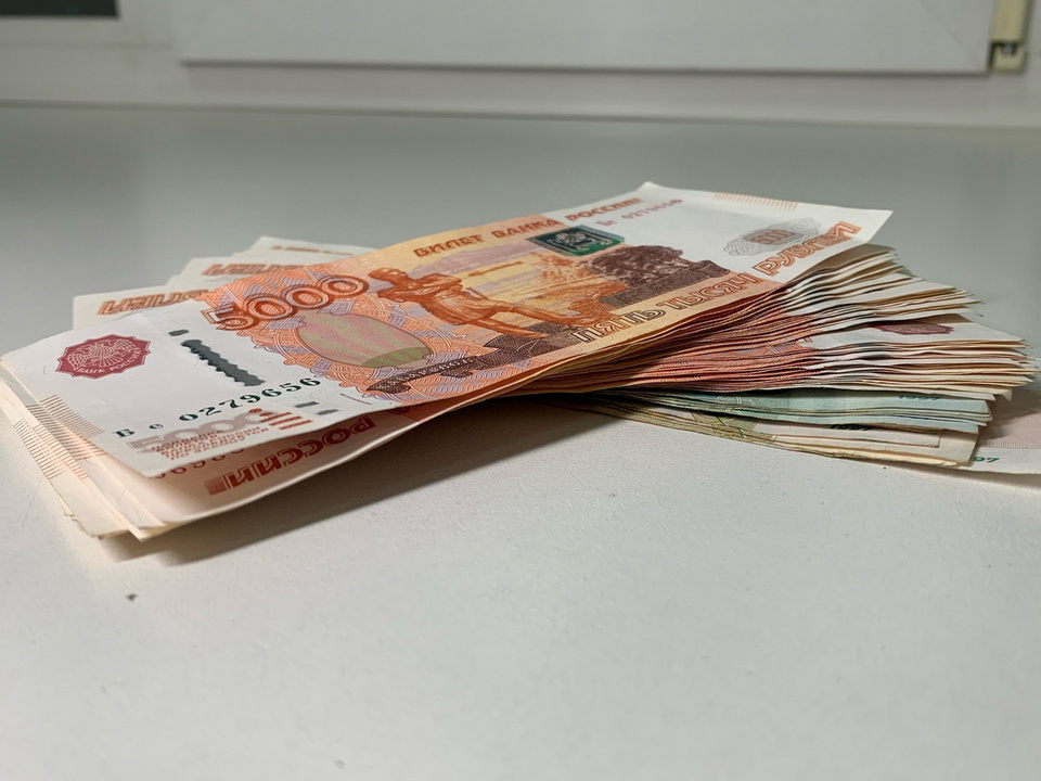 Россияне рассказали, сколько готовы потратить на новогодние подарки